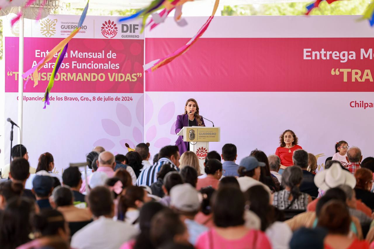 La gobernadora Evelyn Salgado y la presidenta del DIF, Liz Salgado entregan Aparatos Funcionales ...